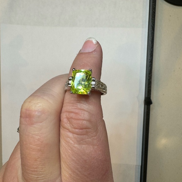 Lia Sophia | Jewelry | Lia Sophia Appletini 52 Total Cz Wt Ring Size 7 ...